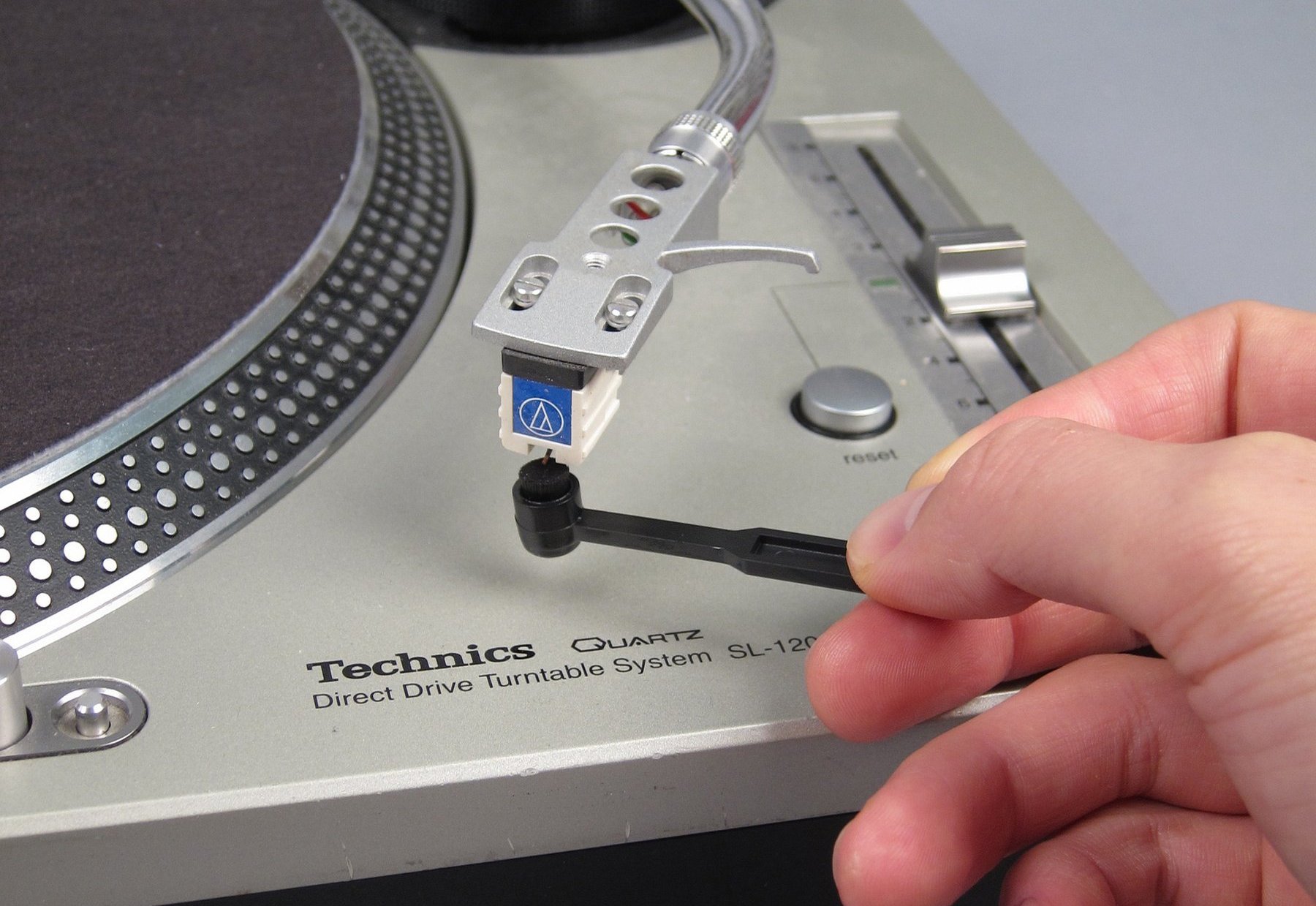 8 Best Bluetooth Turntables (Winter 2023) – Reviews & Buying Guide