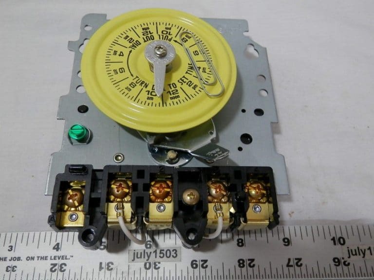 7 Best Pool Pump Timers (Spring 2024) – Reviews & Buying Guide