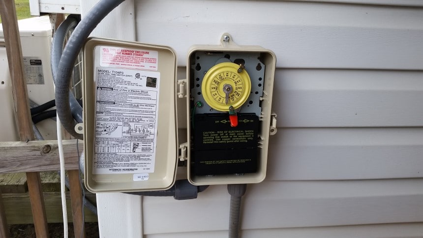 7 Best Pool Pump Timers (Winter 2025) – Reviews & Buying Guide