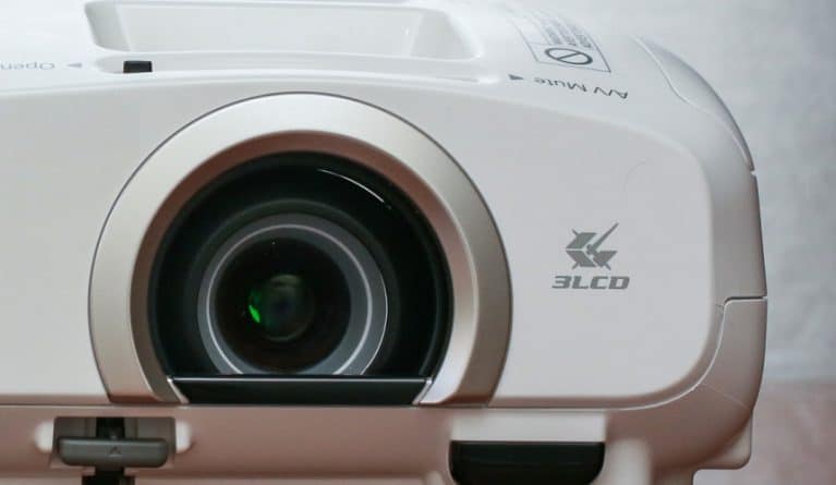 10 Best Projectors under $2000 (Spring 2026) – Reviews & Buying Guide
