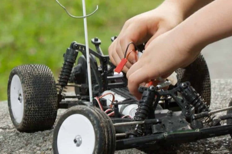 How RC Cars Work: A Comprehensive Guide [Upd. 2021]