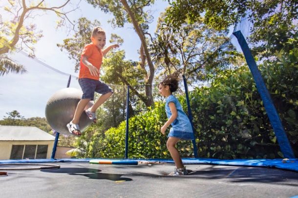 Top 16 Awesome Trampoline Tricks - Advanced and Easy Variations (Spring ...