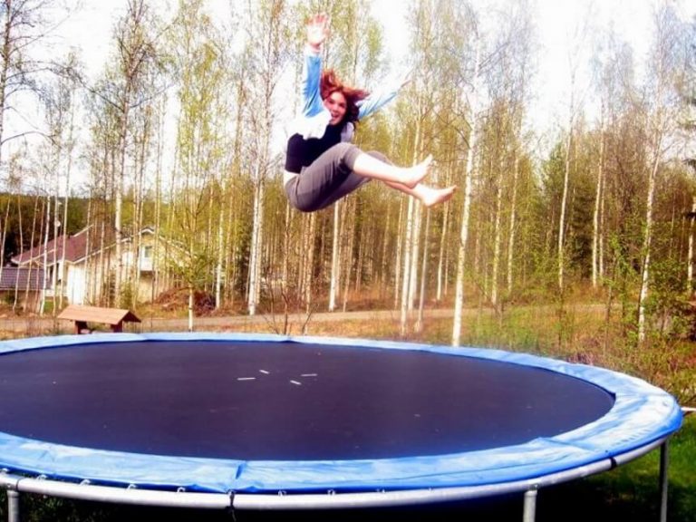 Top 16 Awesome Trampoline Tricks - Advanced and Easy Variations (Spring ...