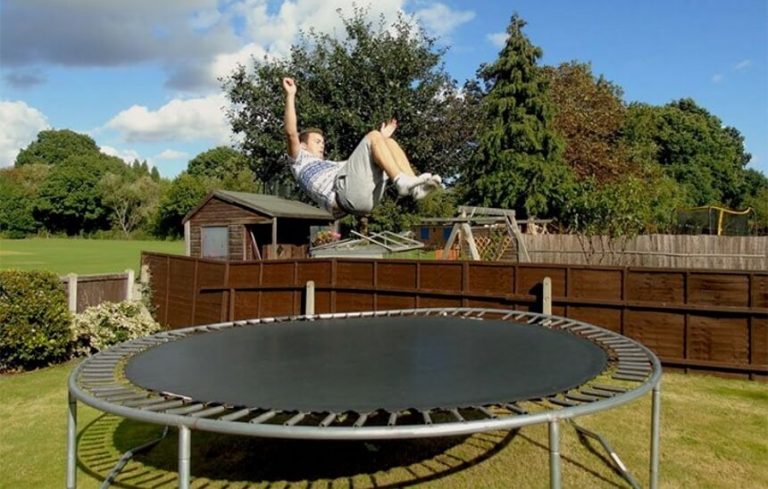 Top 16 Awesome Trampoline Tricks - Advanced and Easy Variations (Spring ...