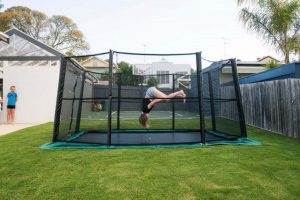Top 16 Awesome Trampoline Tricks - Advanced and Easy Variations (Spring ...