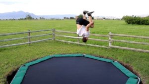 Top 16 Awesome Trampoline Tricks - Advanced and Easy Variations (Spring ...