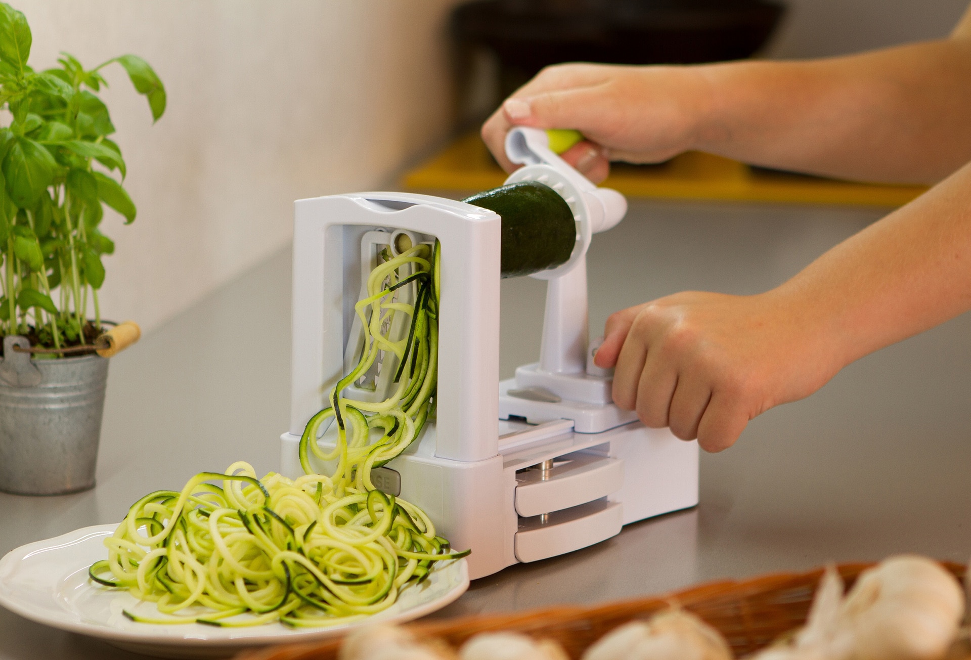 15 Best Salad Slicers - Expert Reviews [Upd. Summer 2024]